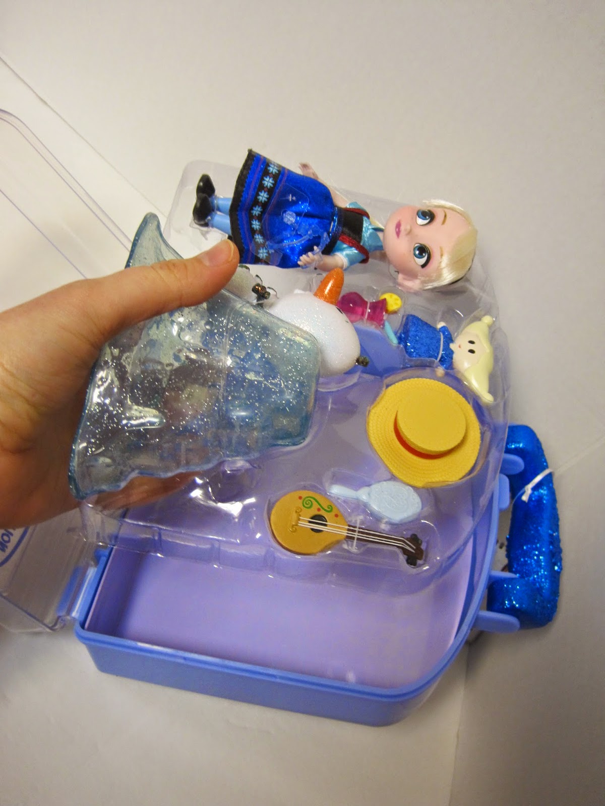 Never Grow Up: A Mom's Guide to Dolls and More: Mini DAC Frozen Anna ...