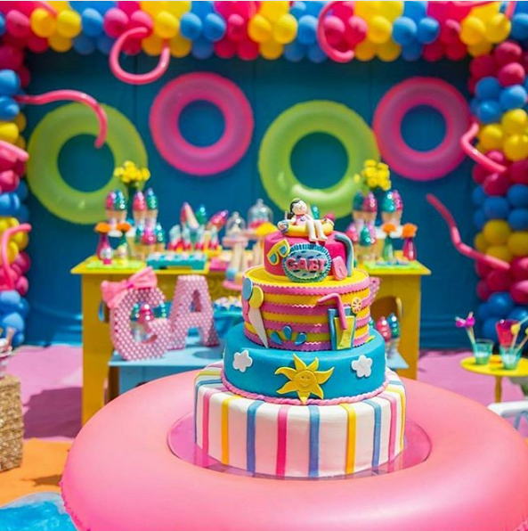 Fiesta temática de pool party