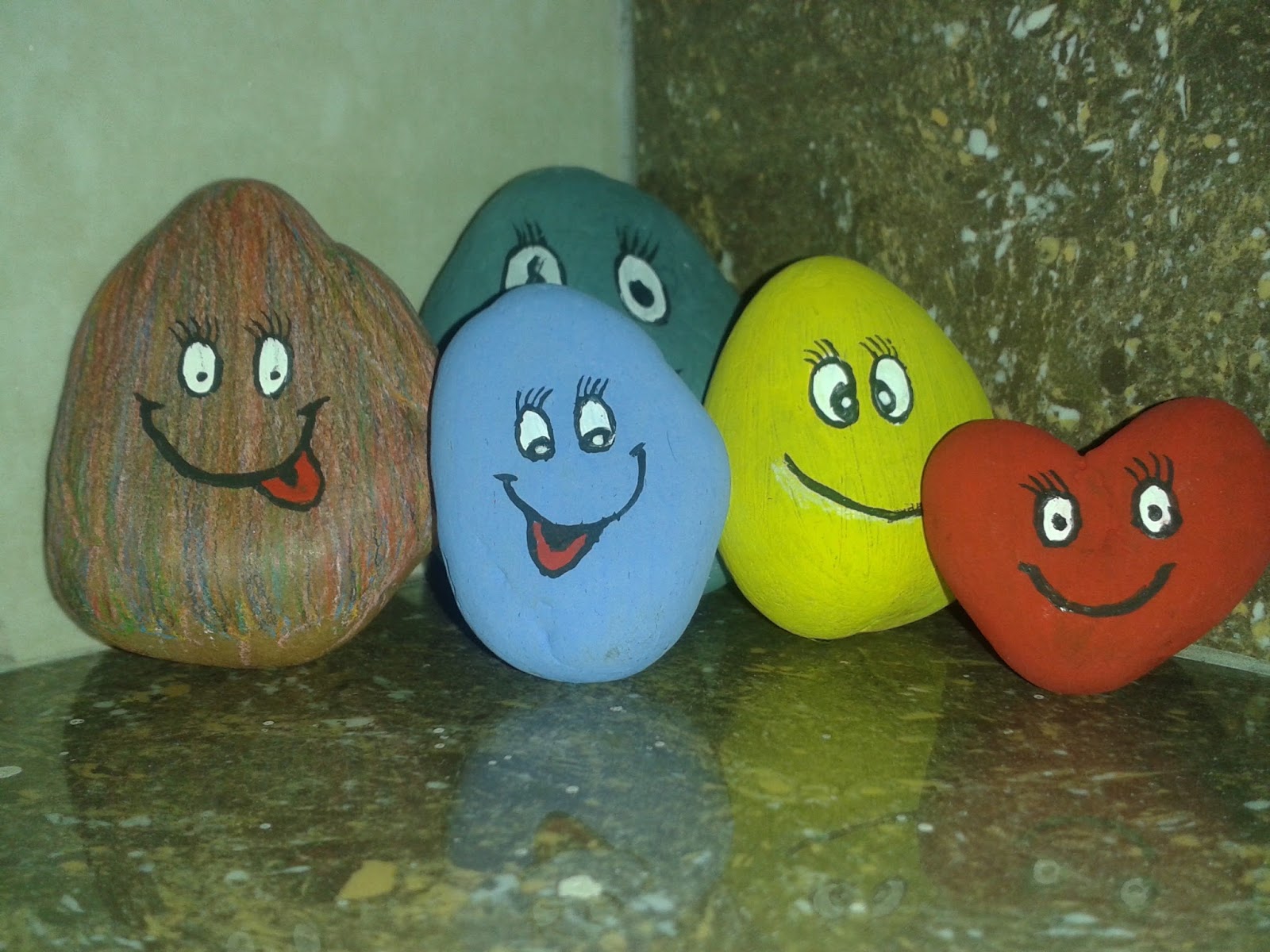 My art.. My world..: Painted pebbles