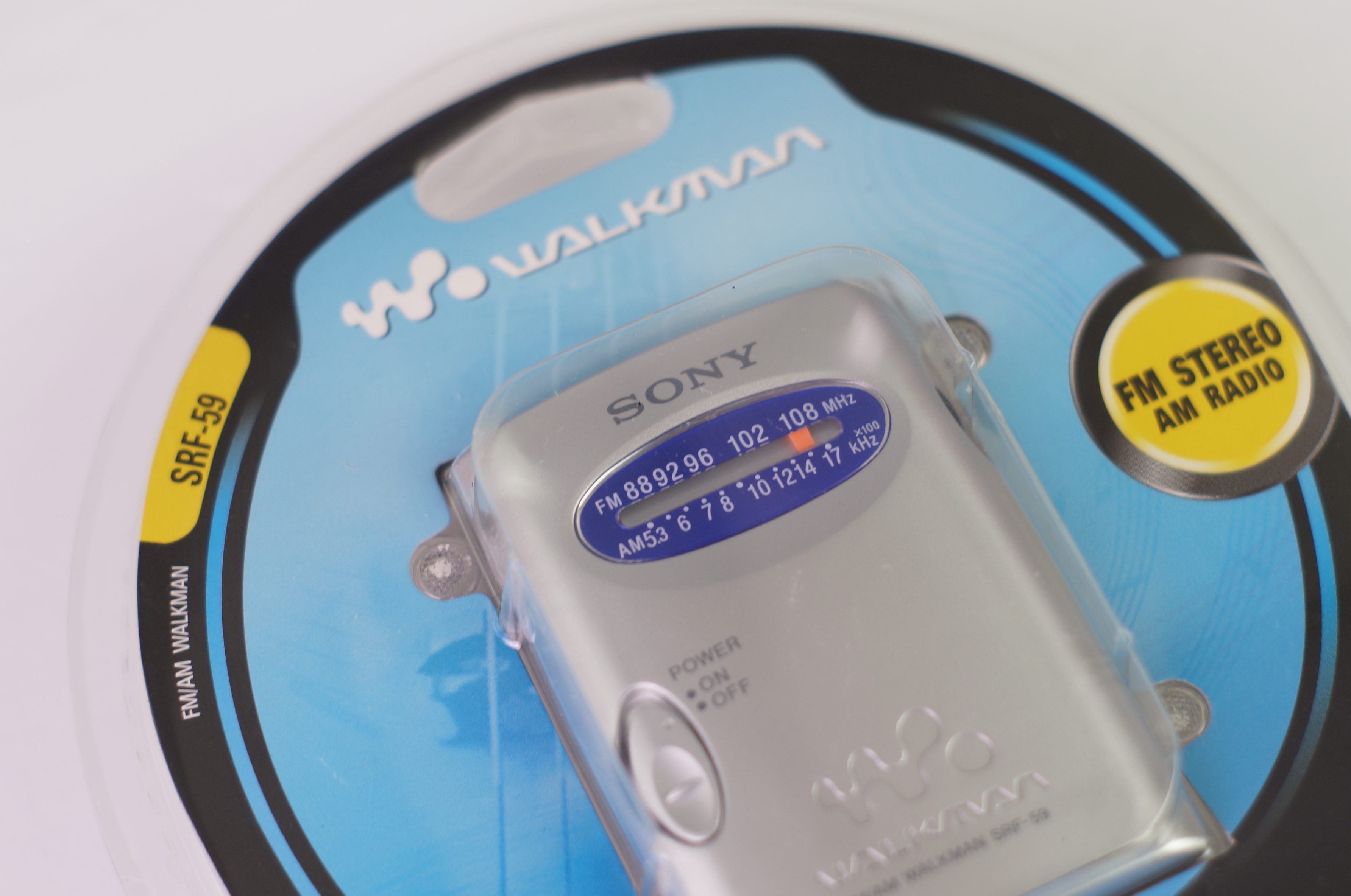 Sony Walkman SRF-59 AM / FM Stereo with Local/Distant DX Switch