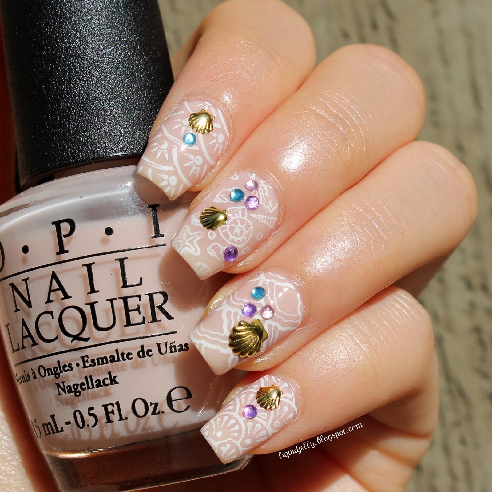 Liquid Jelly: [Nail Art] Gold Shells and Gemstones