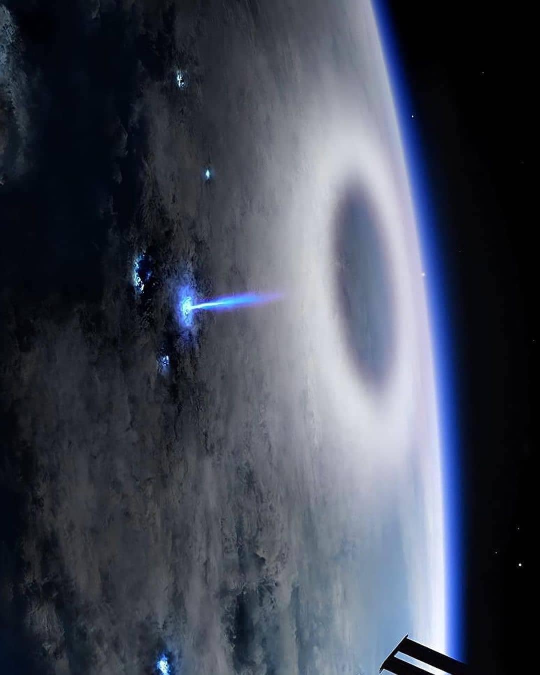 ISS spotted an exotic type of inverted lightning bolt called Blue Jet ...