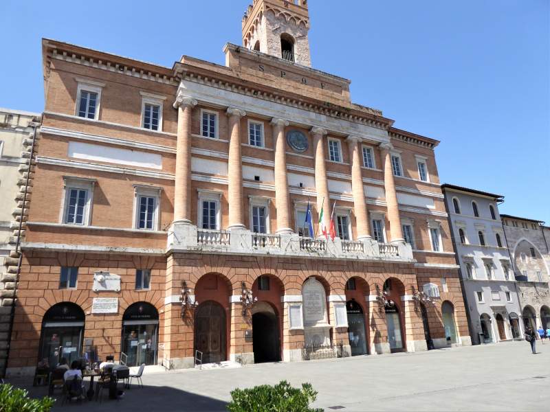 Foligno: cosa vedere nella cittadina della Quintana | Girovagando con ...