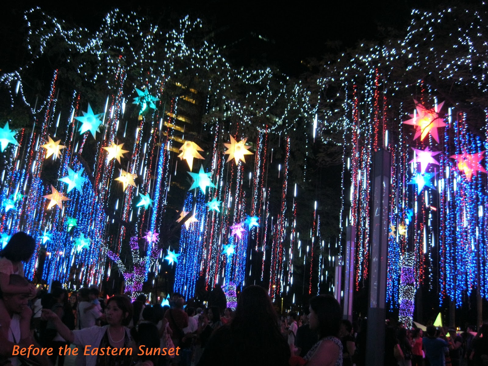 Dancing Lights at Ayala Triangle |Filipino Sojourner