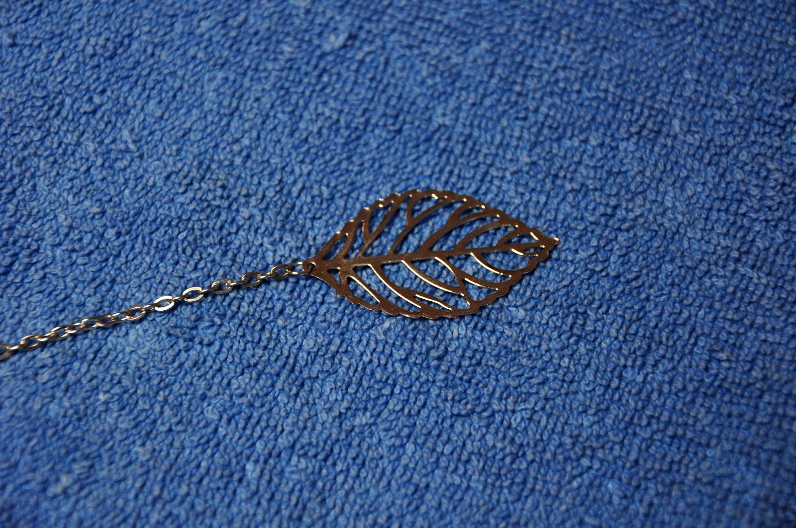 Make it Mondays - Easy Leaf Necklace