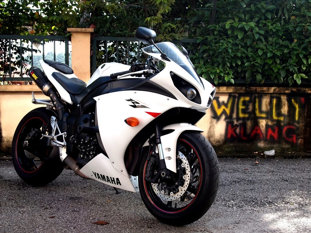 Suzuki GTX-R 1000: Suzuki GTX-R 1000 ve Yamaha R1