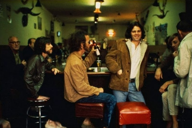30 Rare Behind the Scenes Photographs From the Morrison Hotel's Album ...
