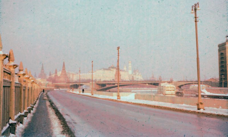 40 Fascinating Color Photos Capture Street Scenes of Moscow in the Mid ...