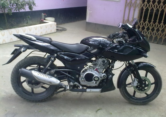 MoToRRaD CustoMIZ: Pulsar 150 with 220 kit