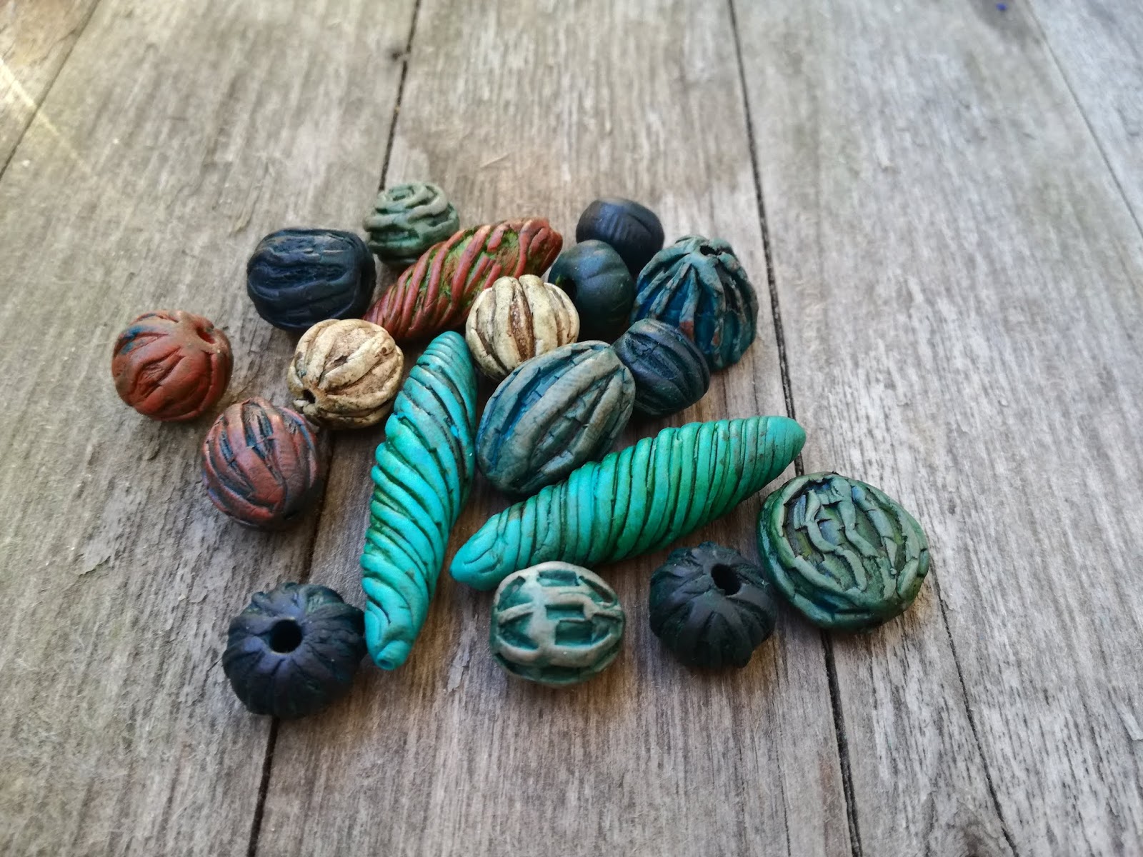 saraccino: Seed pod polymer clay beads - tutorial for Art Elements