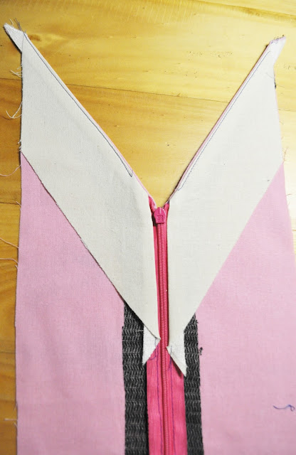 Bloom's Endless Summer: Tutorial: invisible zipper in a V-back dress