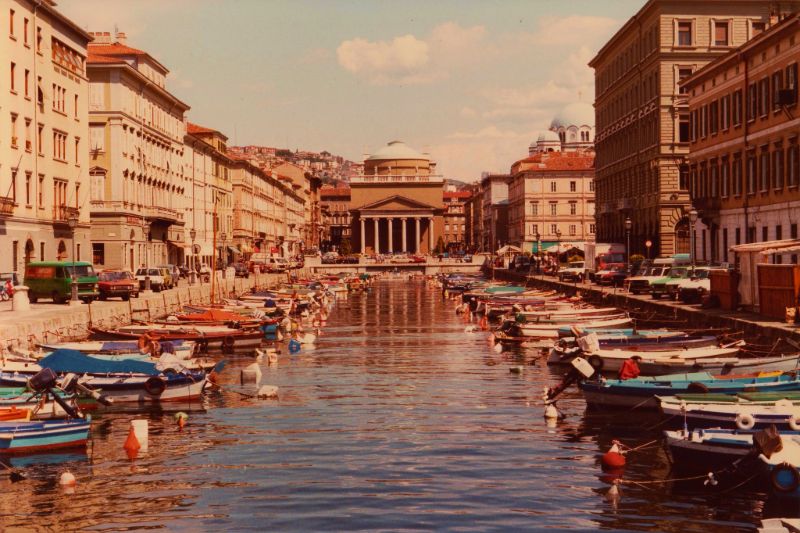 Everyday Life of Italy in the Early 1980s Through Fascinating Photos ...