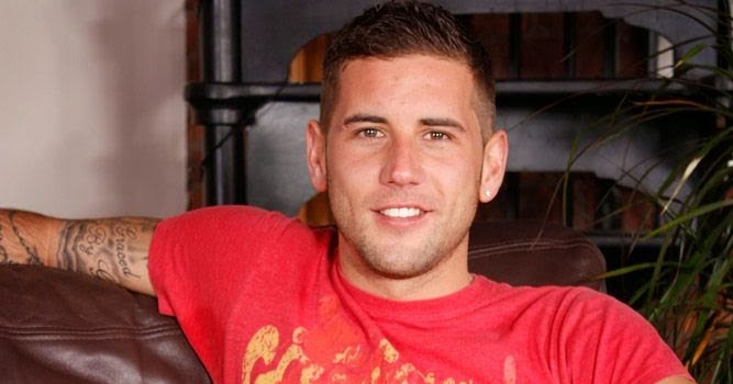 Daily Bodybuilding Motivation: HOT MALE MODEL DAN BROUGHTON