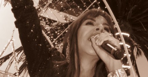 NOTIenformas: LA CANTANTE ZAFIRO RECIBE GALARDON DE HONOR EN PLAZA DE ...