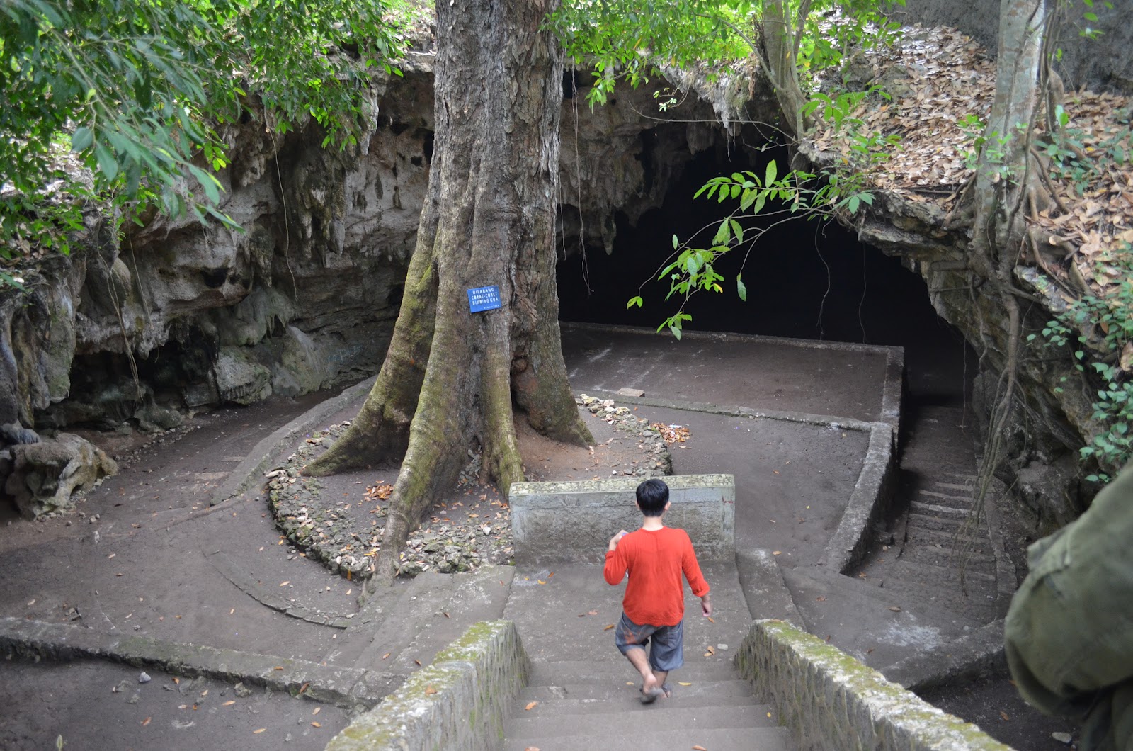 v.surono: Holiday at : Goa Rancang , YK