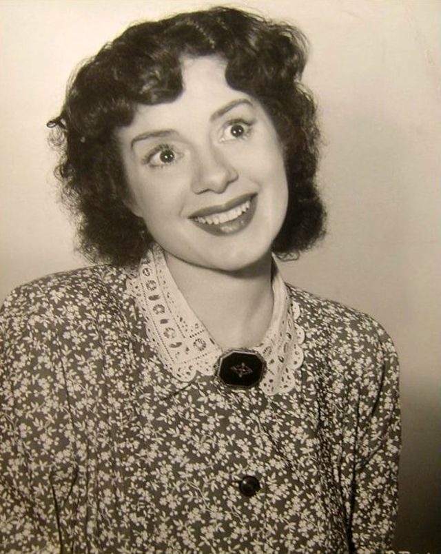 The "Bride of Frankenstein": 40 Glamorous Photo of Elsa Lanchester in ...