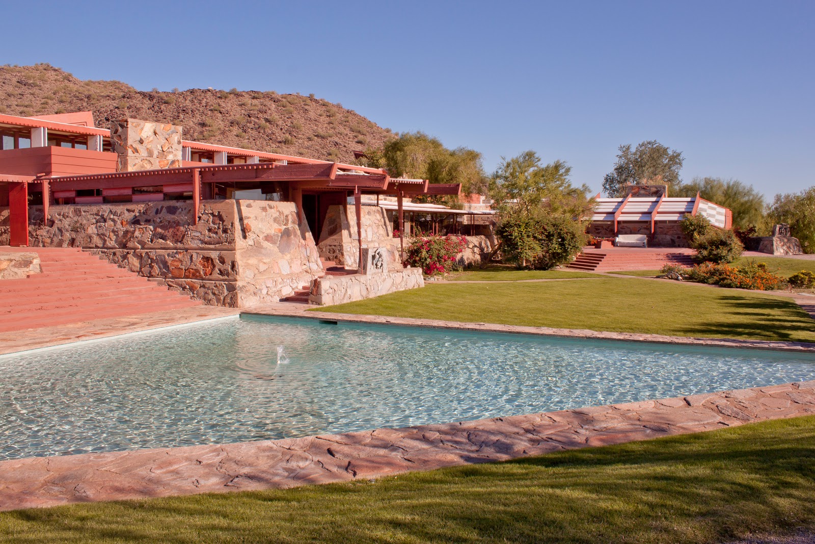 .: desert structure >>>