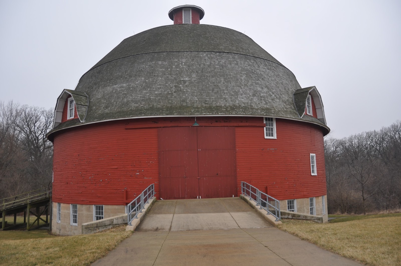 Off the Beaten Path in Illinois: Dr. Ryan's Round Barn