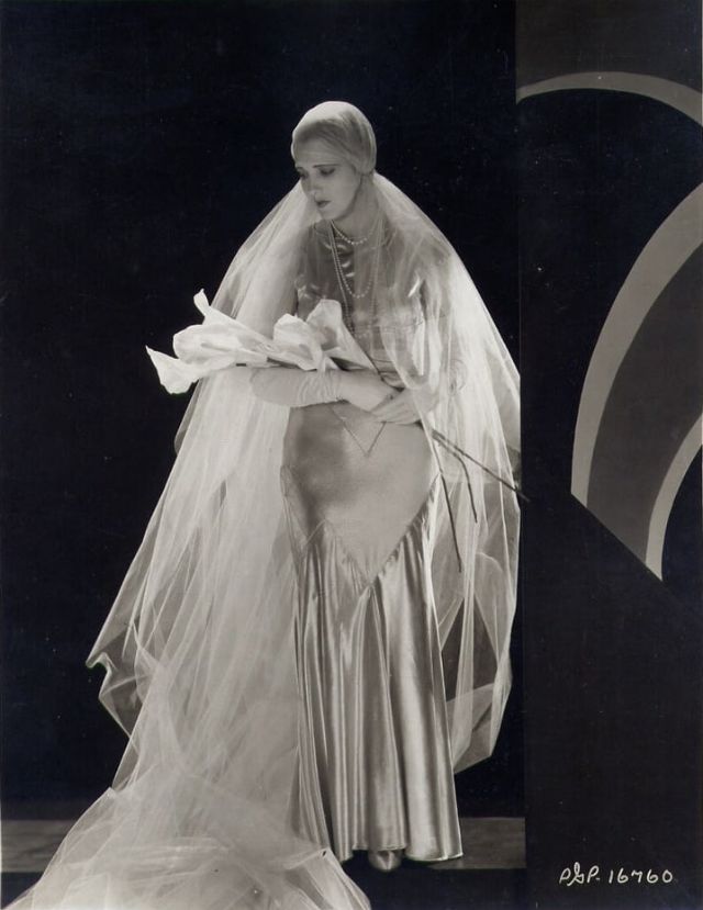 40 Gorgeous Photos of Jean Arthur in the 1920s and ’30s ~ Vintage Everyday