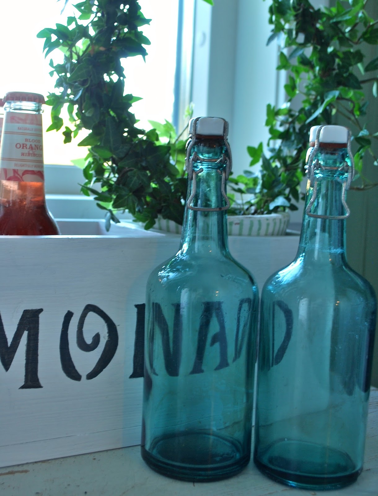 Fröken Gröns Blogg: Nya och gamla flaskor