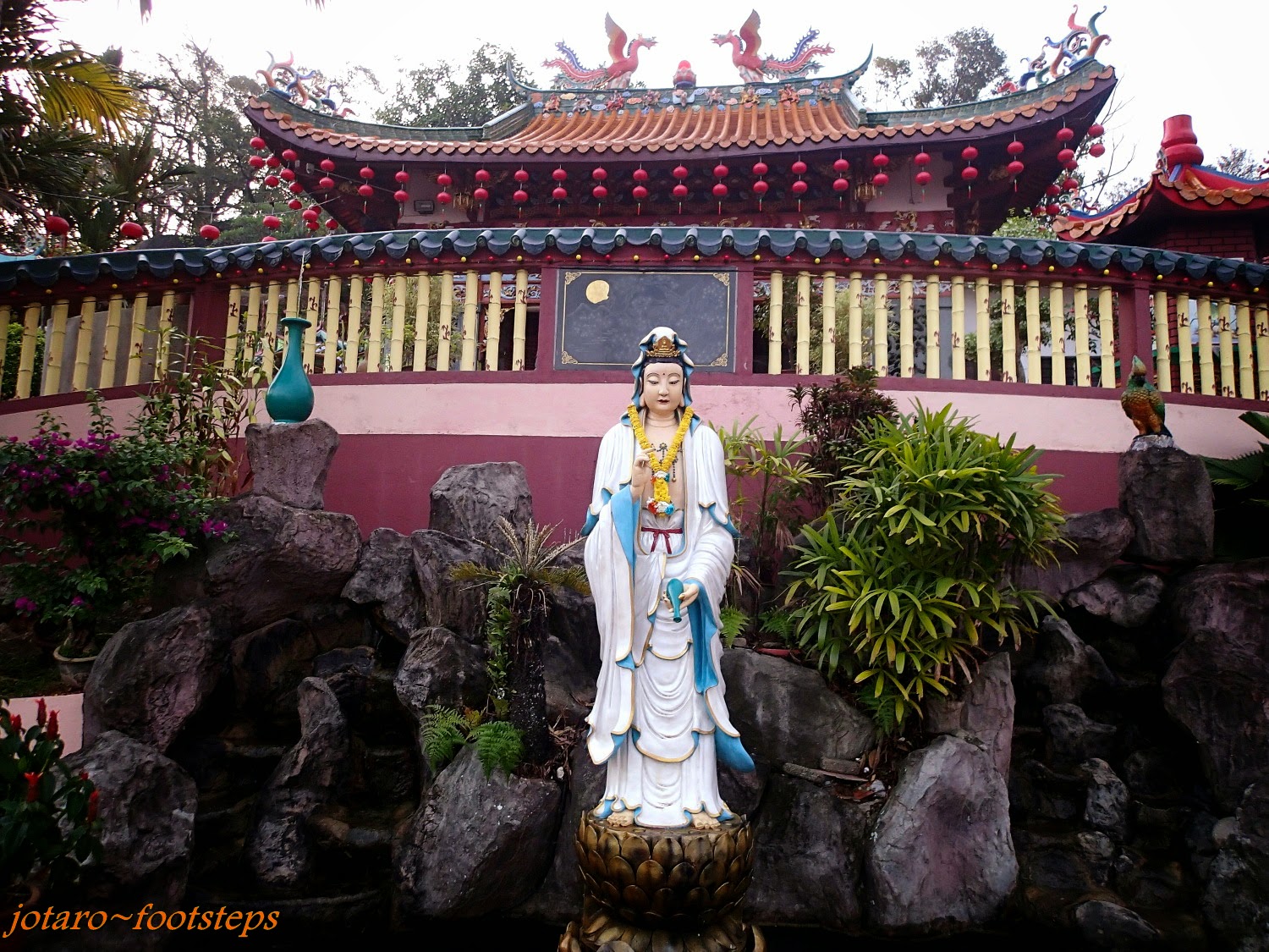 Footsteps - Jotaro's Travels: Sites : Sak Dato Broga Temple (石拿督庙)