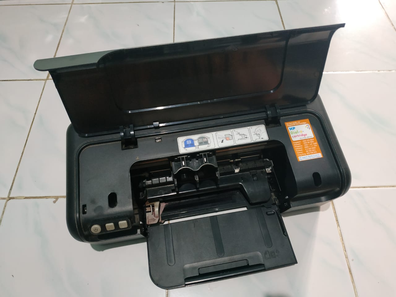 Pastinya aneka benda-benda ini masuk ke printer karena memang sengaja dimasukin, ya. Tidak ...