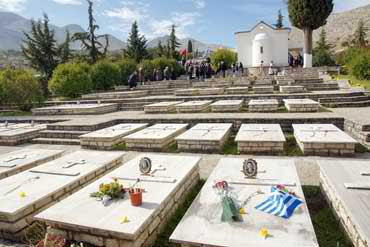 ΤΙΜΗ ΣΤΗ ΜΝΗΜΗ ΤΩΝ 7.963 ΠΕΣΟΝΤΩΝ ΗΡΩΩΝ ΤΟΥ ΕΠΟΥΣ ΤΟΥ 1940 ΣΤΑ ΒΟΥΝΑ ...