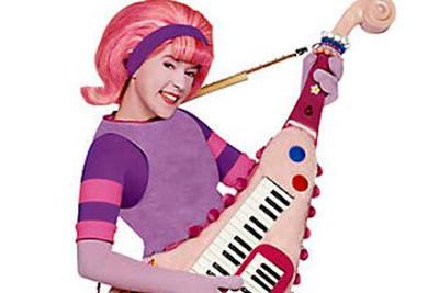 THE VANCOUVER EXPRESS: HOW COULD ANYONE NOT LOVE DEEDEE DOODLE?