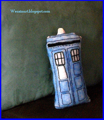 weasinart: Stitchy Saturday: TARDIS Plushie...finally!