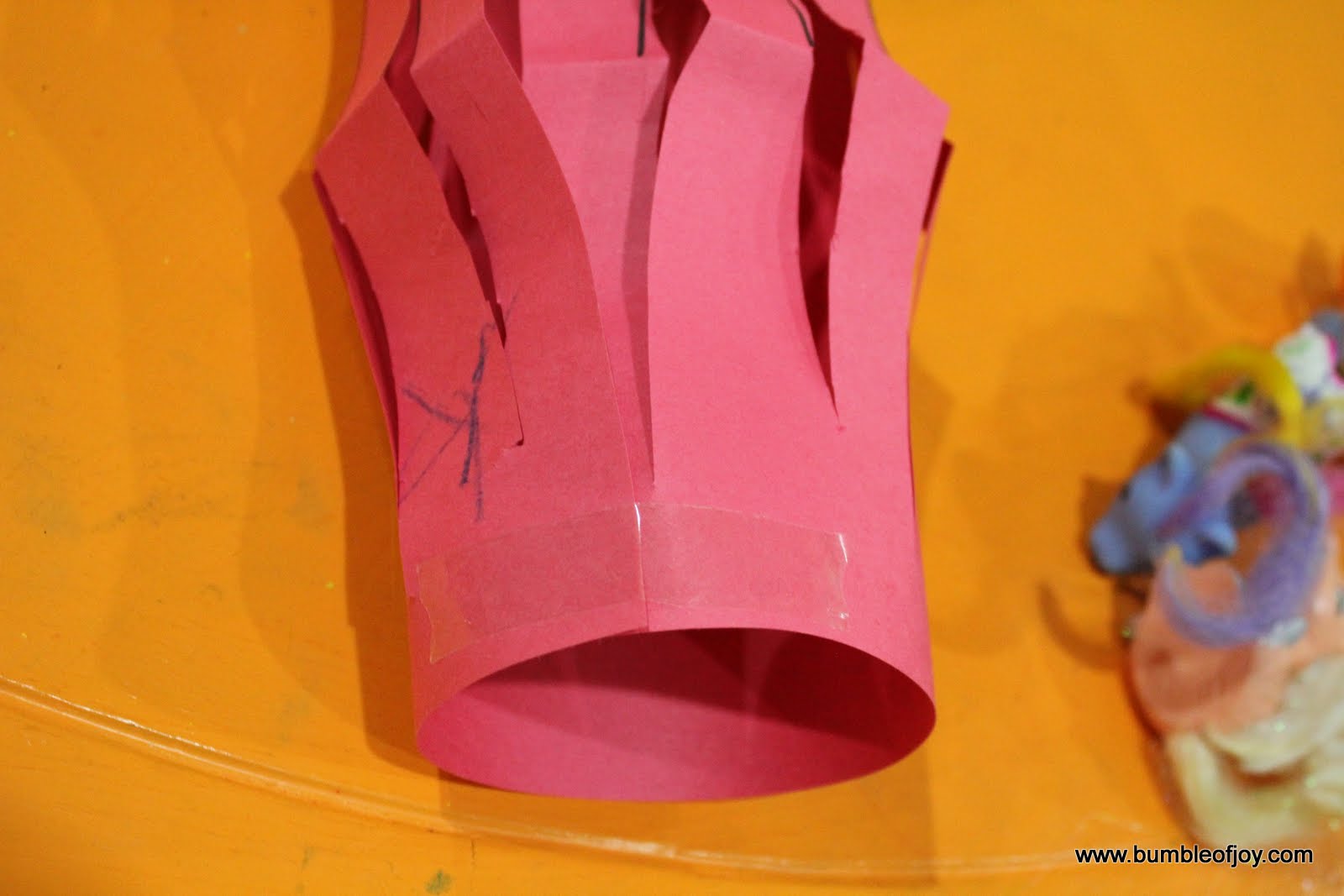 bumble of joy: DIY Red Paper Lanterns for CNY