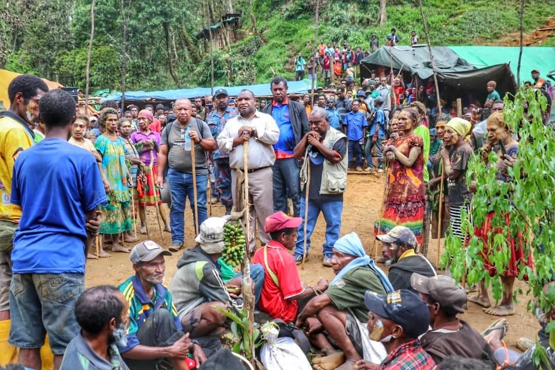 PNG PM Marape donates in Cash & Kind to the Landslide Affected ...