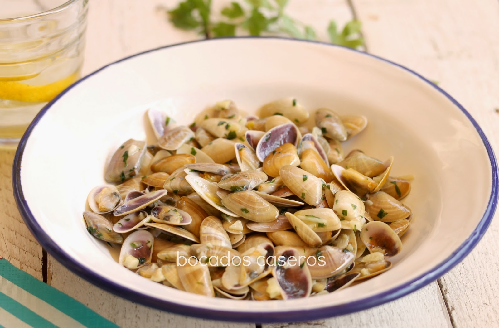 Bocados Caseros: Coquinas, Tallarinas al ajillo