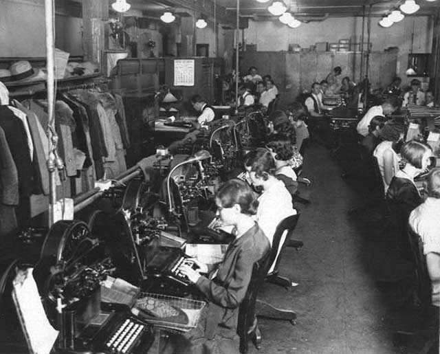 30 Vintage Photographs That Show Old Offices and People Who Were ...