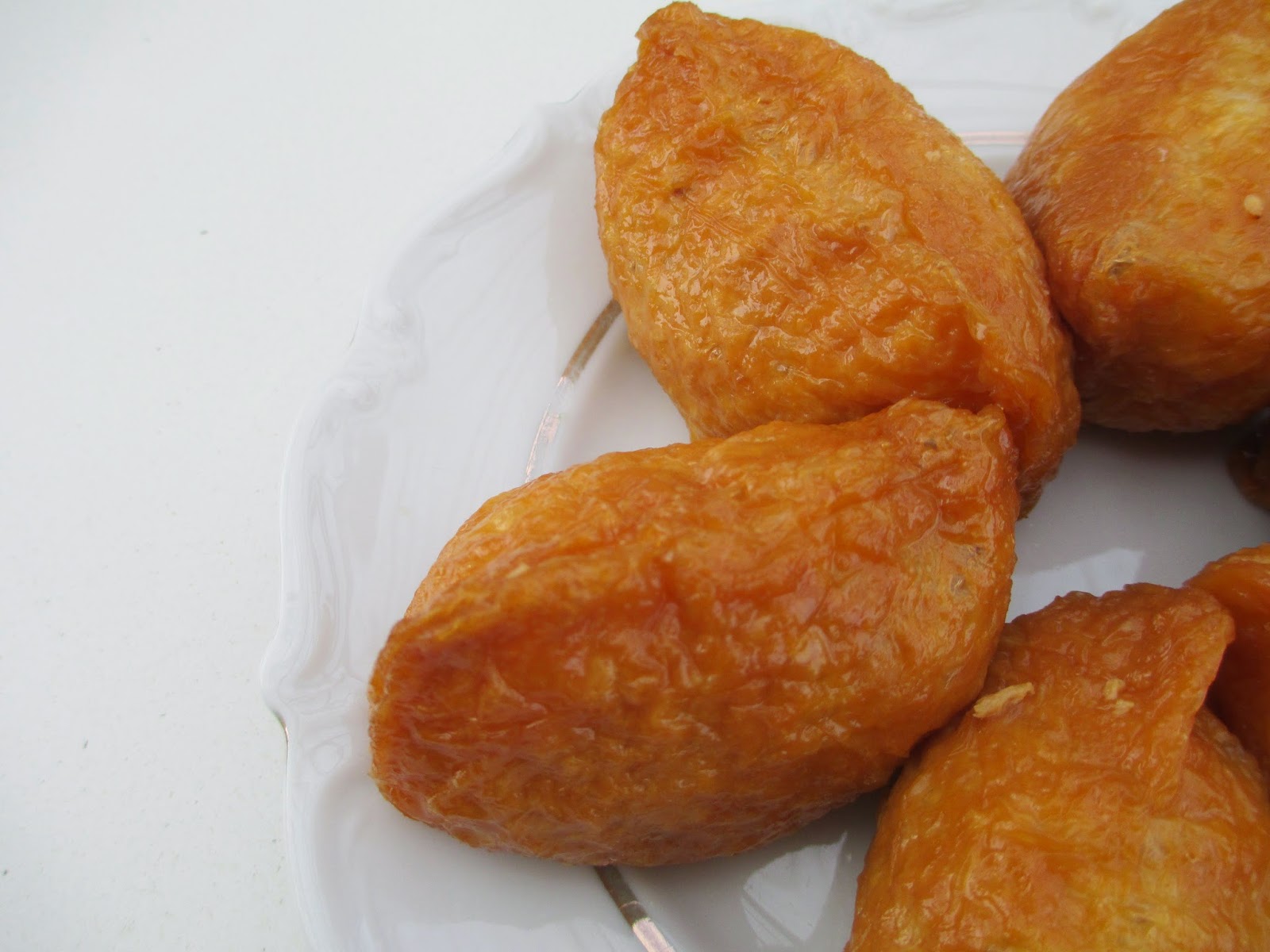 Strangeness and Charms: VEGAN: 유부초밥 - homemade yubuchobap / inari sushi.