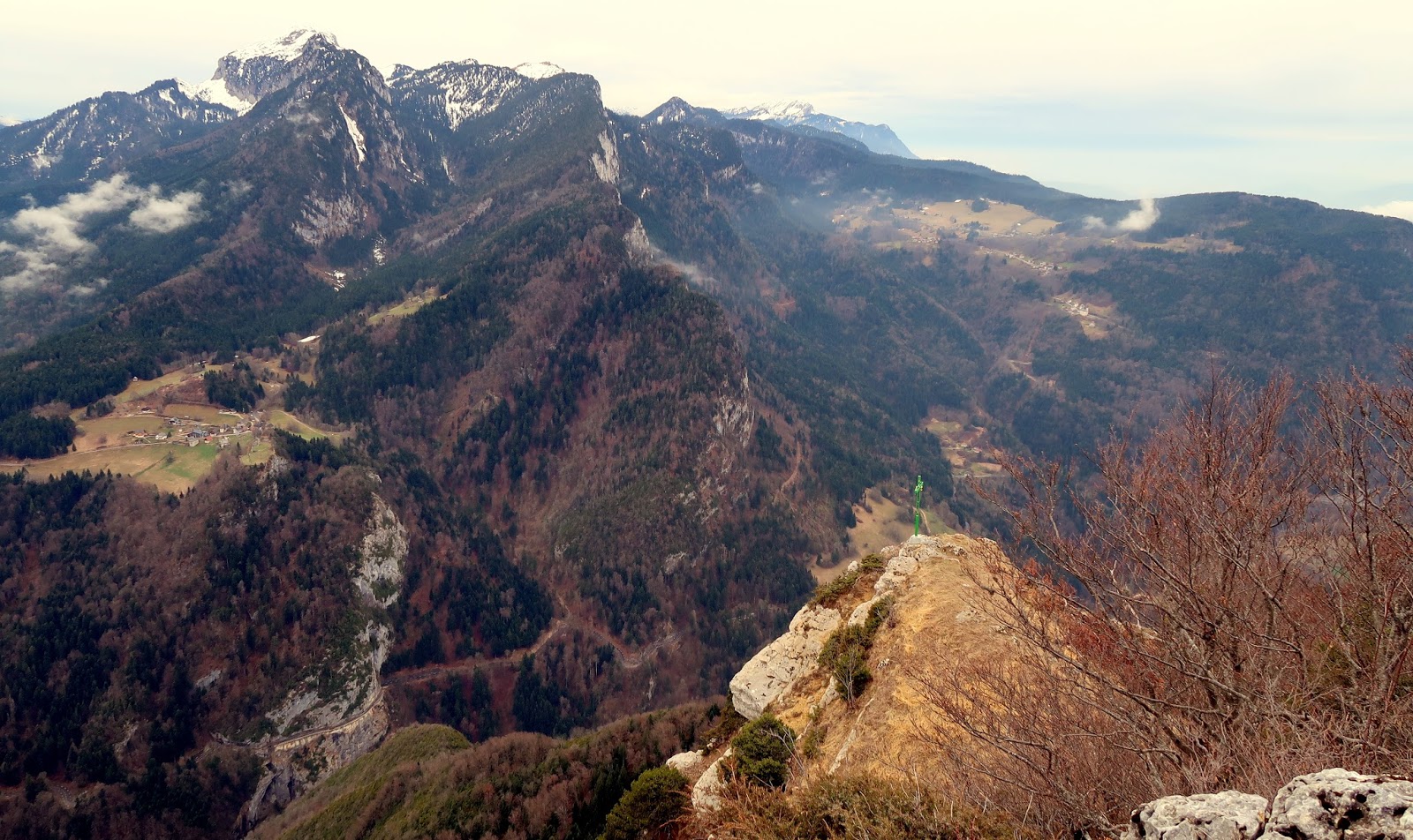 trekking de bernard: Le sommet de Roche Veyrand sans sa croix