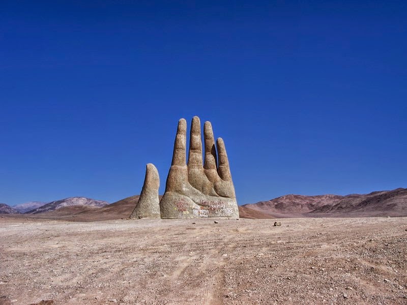 The Mano de Desierto | Sculpture of a Giant Hand located in the Atacama ...