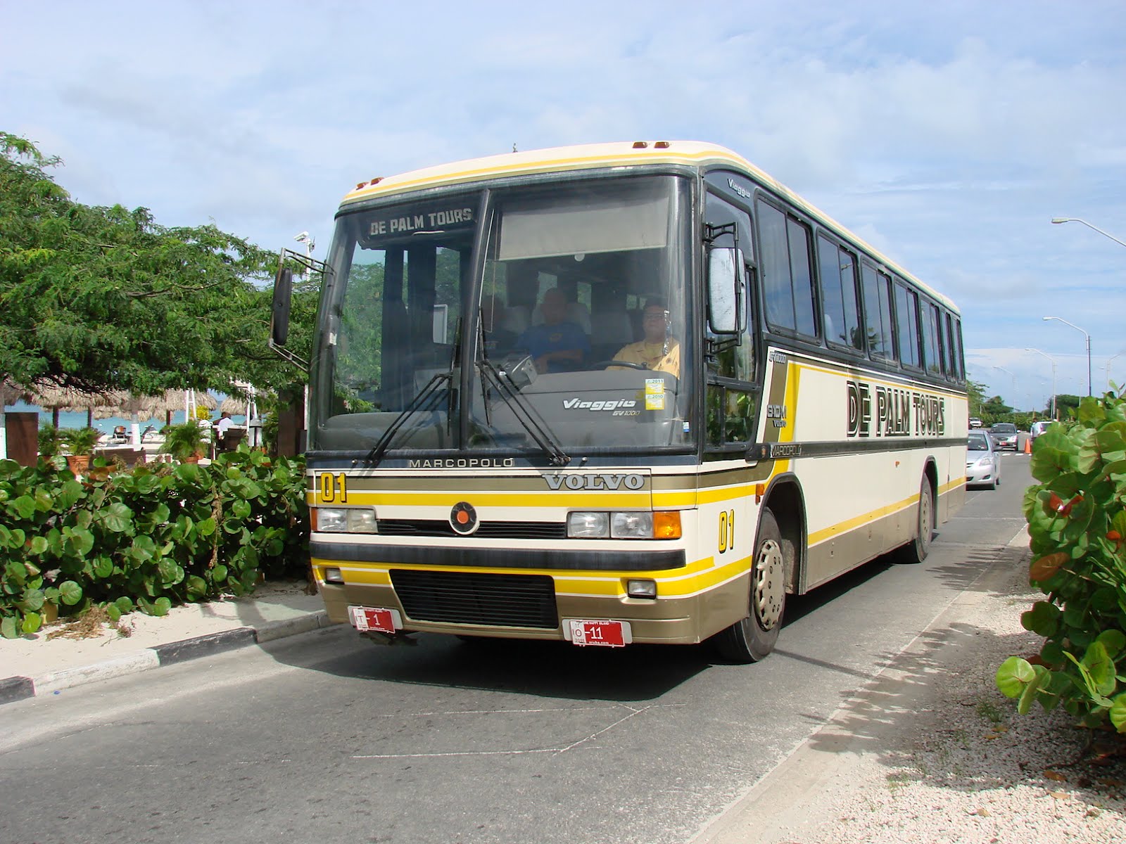 Buses from various cities in the world.: Autocarros de Aruba