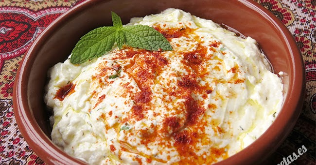 Haydari, salsa turca de yogur - El Monstruo de las Recetas