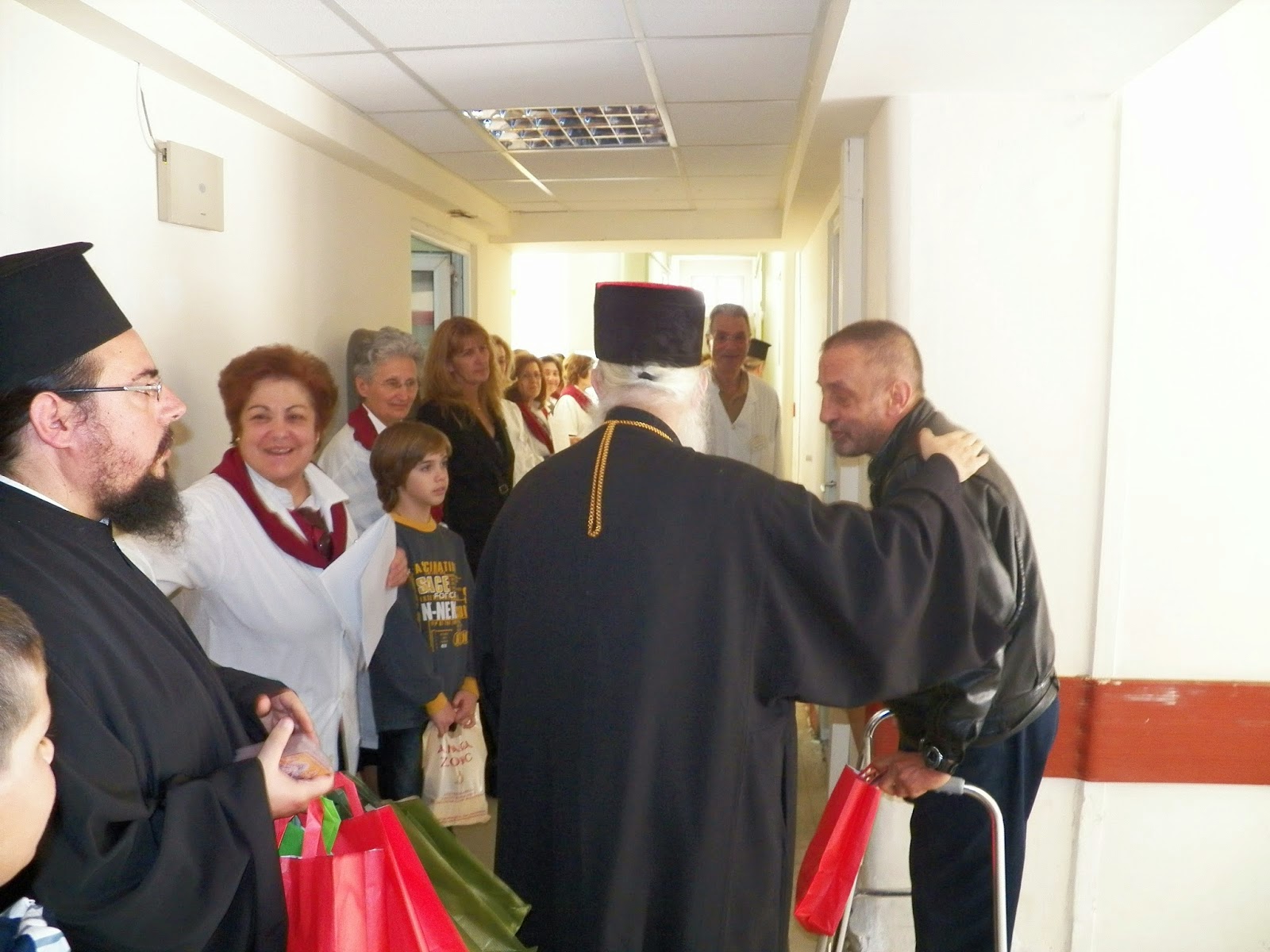 ΣΤΟ ΠΛΕΥΡΟ ΤΩΝ ΑΣΘΕΝΩΝ ΣΤΟ ΑΣΚΛΗΠΙΕΙΟ ΒΟΥΛΑΣ Ο ΑΞΙΟΣ ΜΗΤΡΟΠΟΛΙΤΗΣ ...