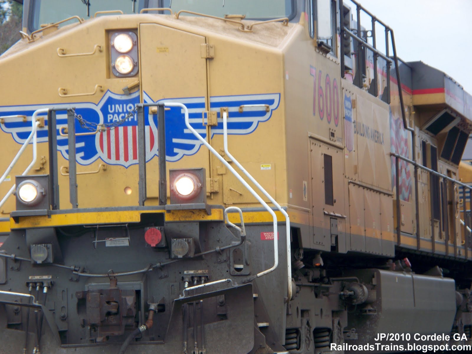 RAILROAD Freight Train Locomotive Engine EMD GE Boxcar BNSF,CSX,FEC ...