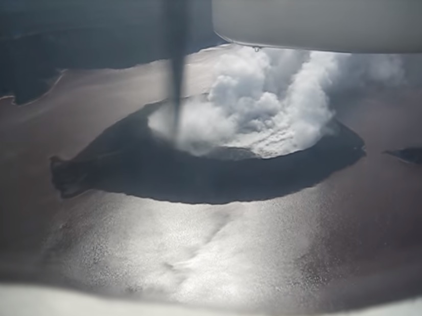 The Big Wobble : Volcanic activity on Vanuatu's Ambae island threatens ...