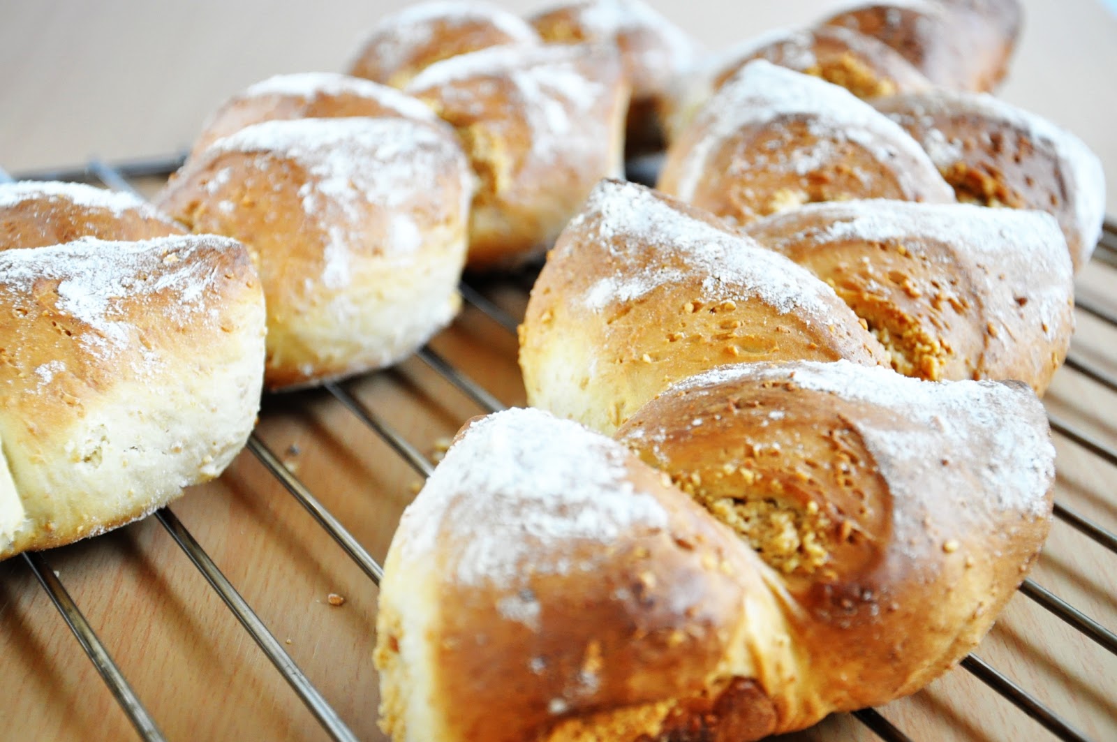 CoLoRes, SaBoRes, oLoRes...CoLoRs, TaSTeS, SmeLLS: peanut bread/pan de ...