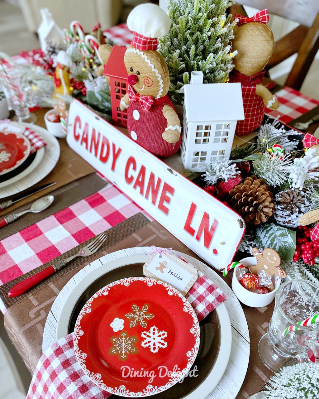 Dining Delight: Gingerbread Themed Christmas Tablescape