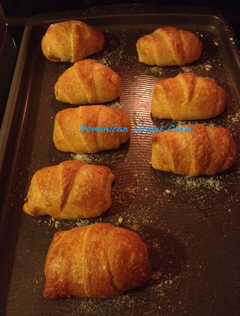 Dominican Licious Cakes: Croissants with Guava and cream cheese