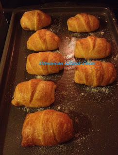 Dominican Licious Cakes: Croissants with Guava and cream cheese