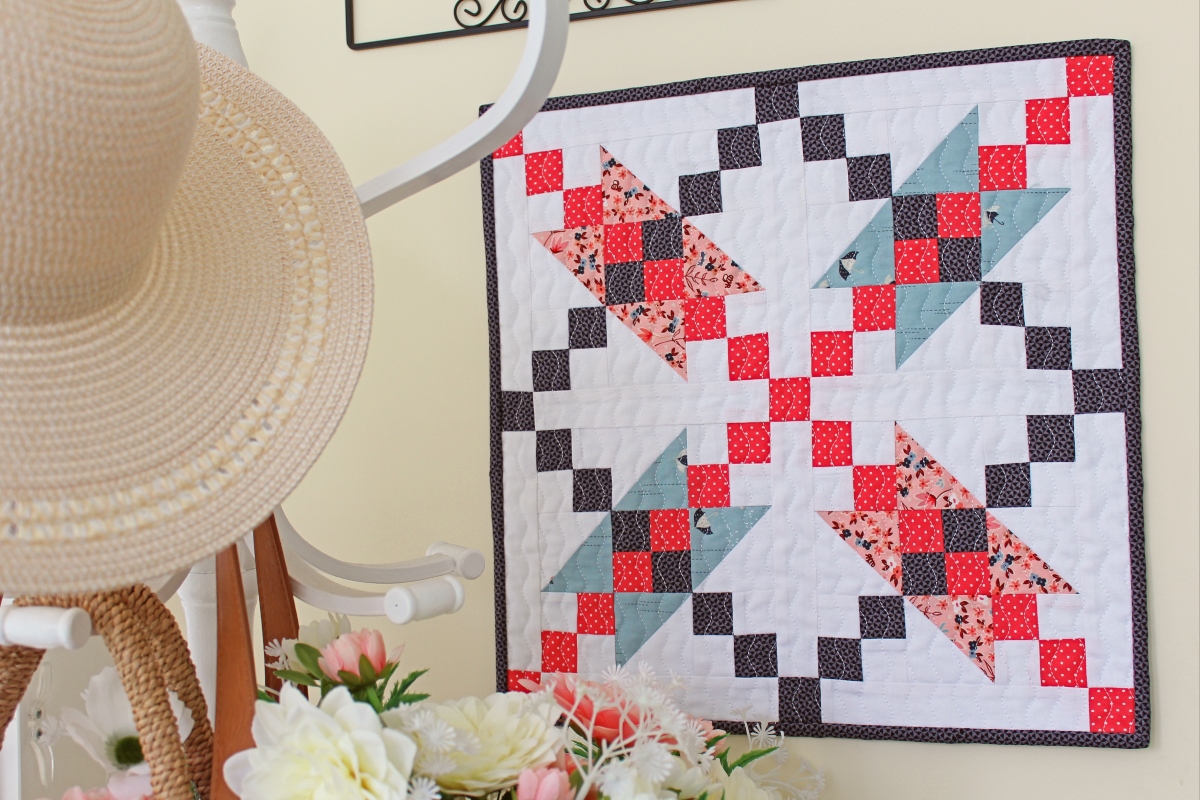 {Classic Quilt Blocks} Jacobs Ladder - A Fun Mini Quilt To Sew ...