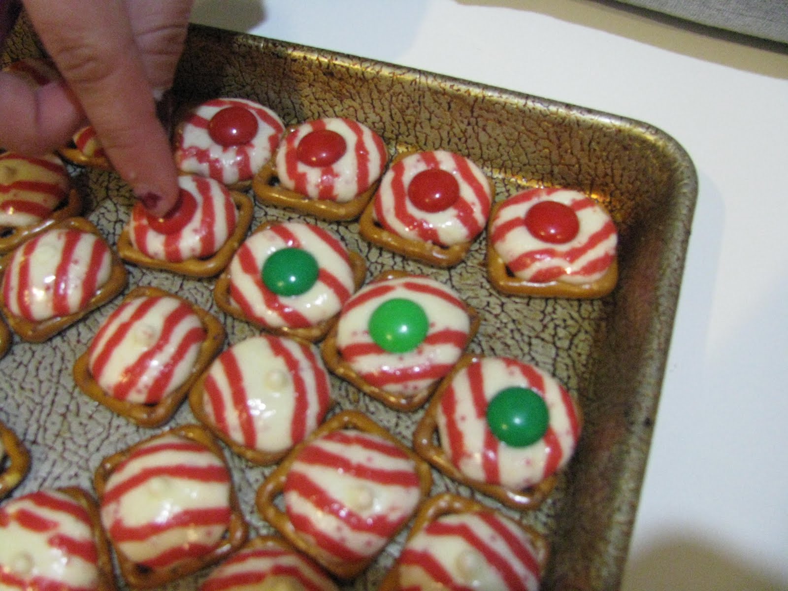 The Cannary Family: Mrs. Claus' Kitchen