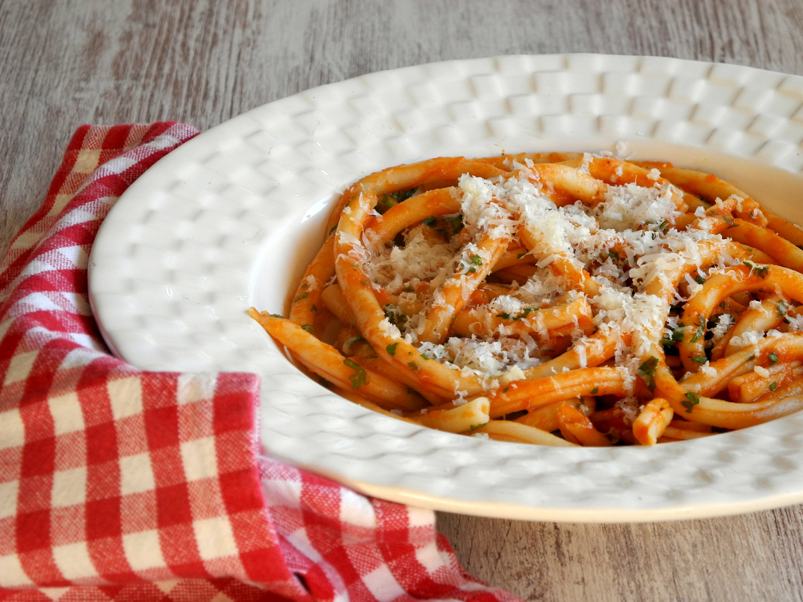 O Meu Tempero: Massa com molho de tomate e ervas frescas