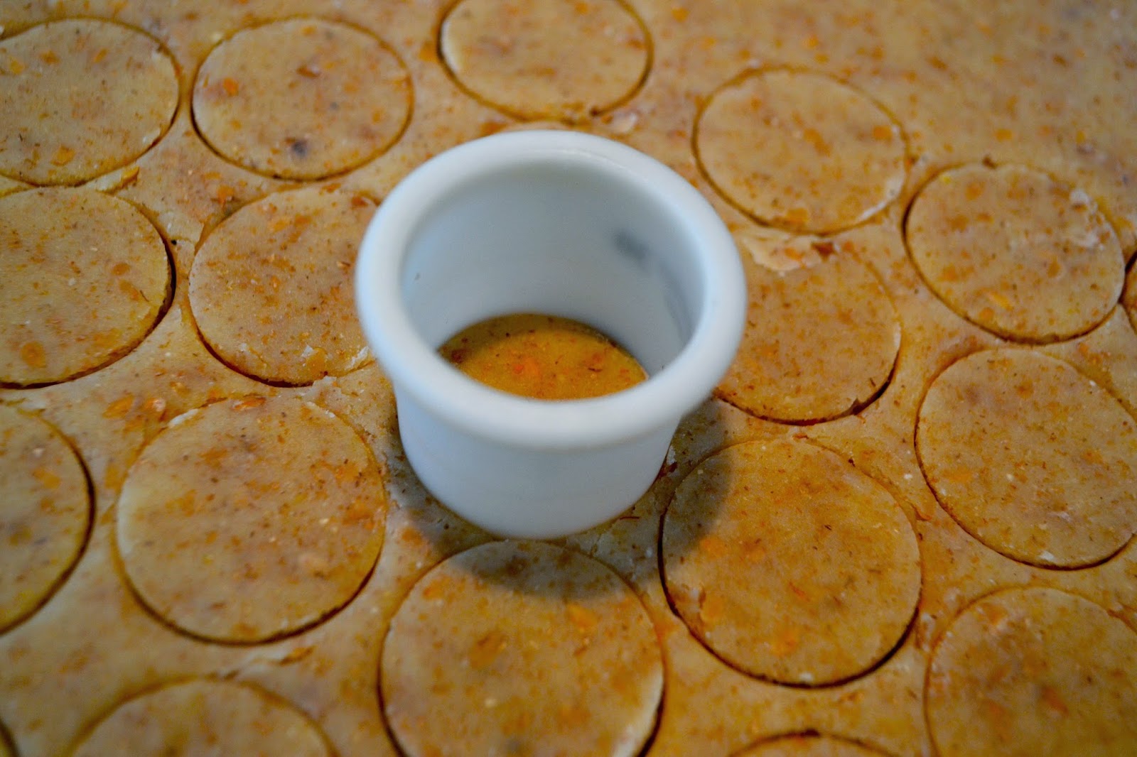 My Clean Cuisine: Whole Wheat Cheddar and Flaxseed Crackers (biscuits)