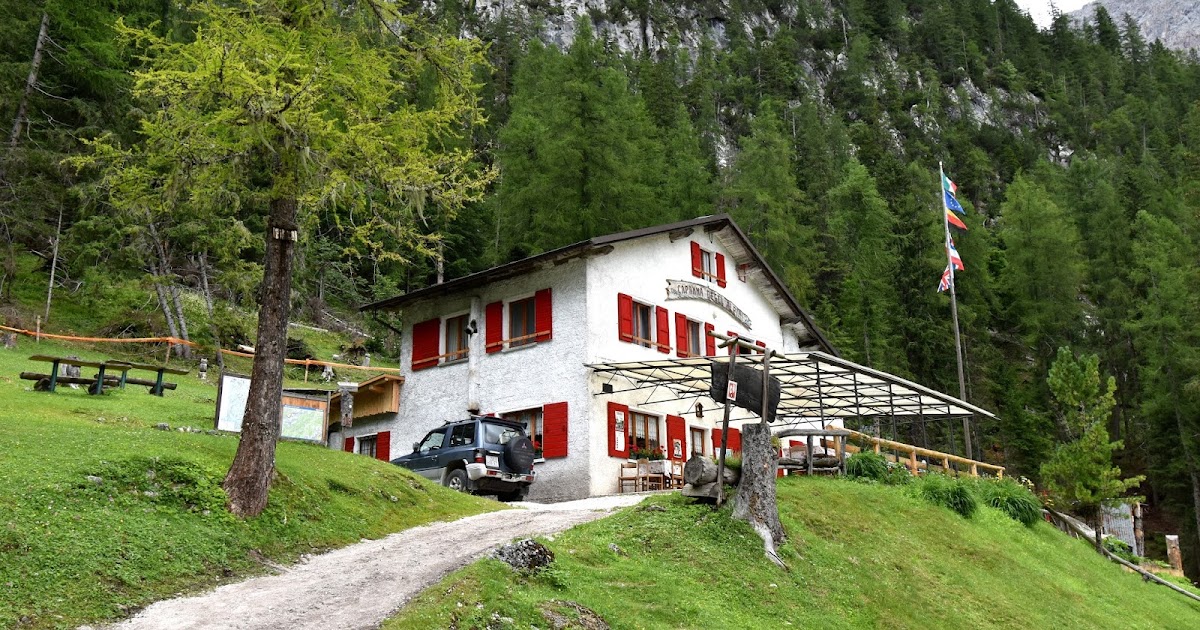 Rifugio Capanna degli alpini e cascata delle Pile: escursione da Calalzo